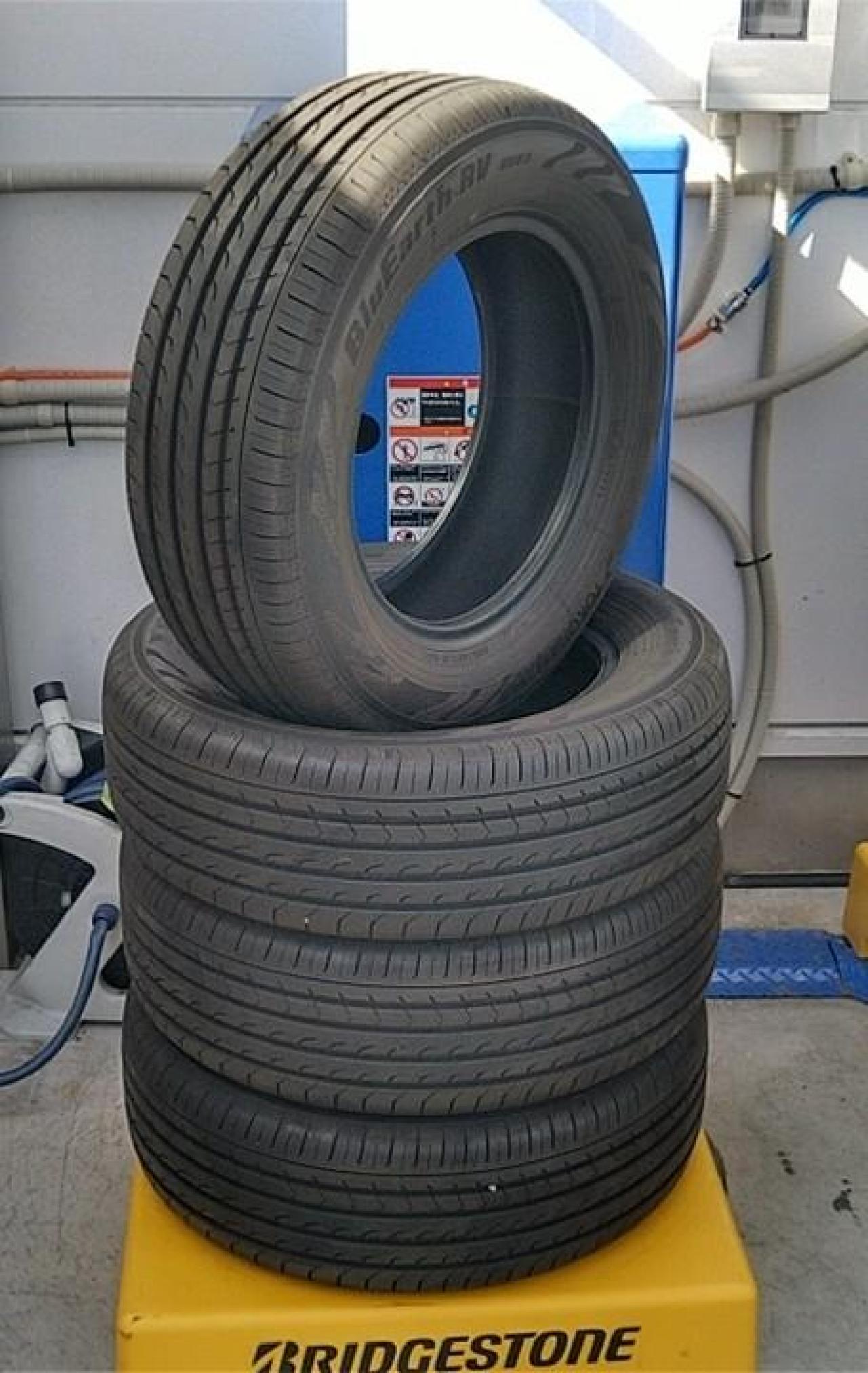 YOKOHAMA BluEarth-RV RV03 205/65R15 | カー用品 タイヤ 15インチタイヤを通販で購入する | 中古カー ...