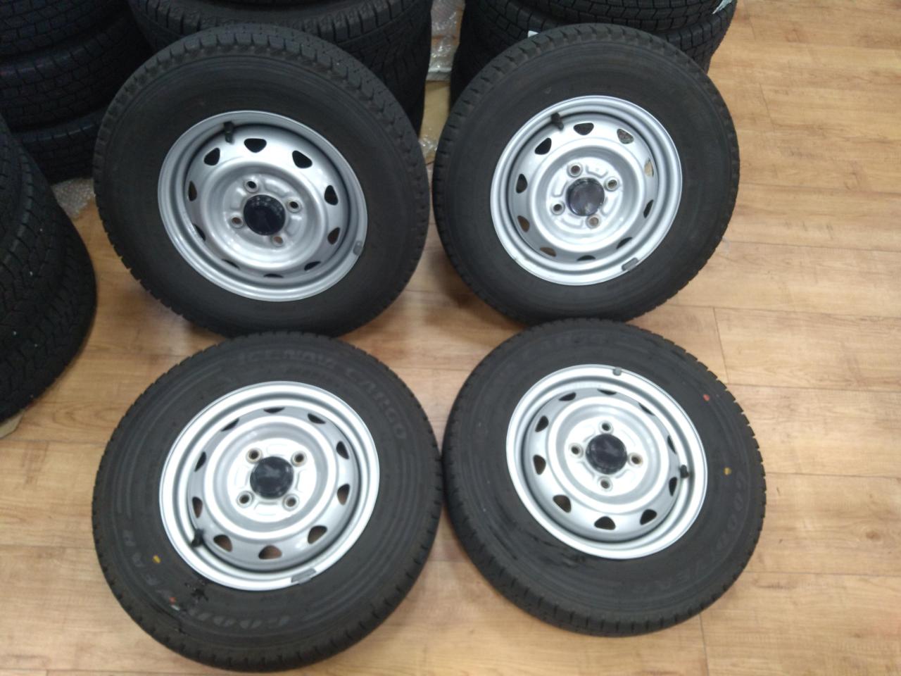 weds Carrowin シルバー + GOODYEAR(グッドイヤー) ICE NAVI CARGO | カー用品 スタッドレスタイヤ ...