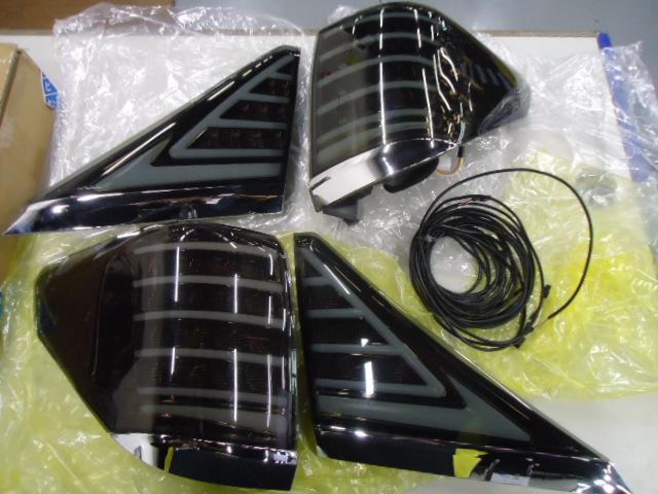 ★値下げしました★ Valenti 20系 アルファード/ヴェルファイア用 ジュエルLEDテールランプ REVO | カー用品 ボディパーツ ...