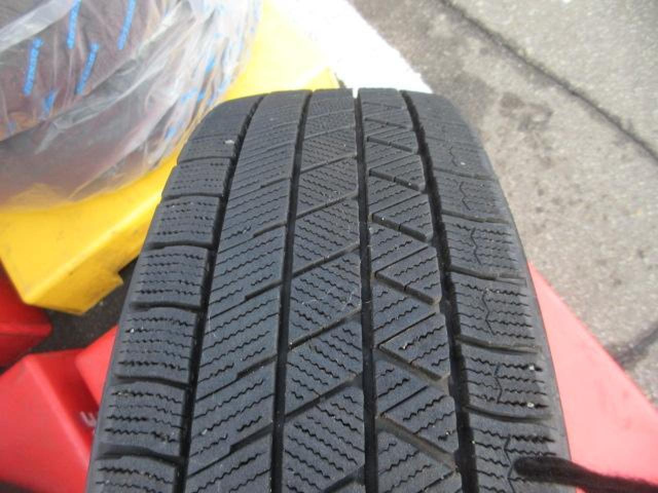 【H倉庫】BRIDGESTONE BLIZZAK VRX3 | カー用品 スタッドレスタイヤ 15インチスタッドレスタイヤを通販で購入する | 中古カー＆バイク用品の販売ならアップガレージ