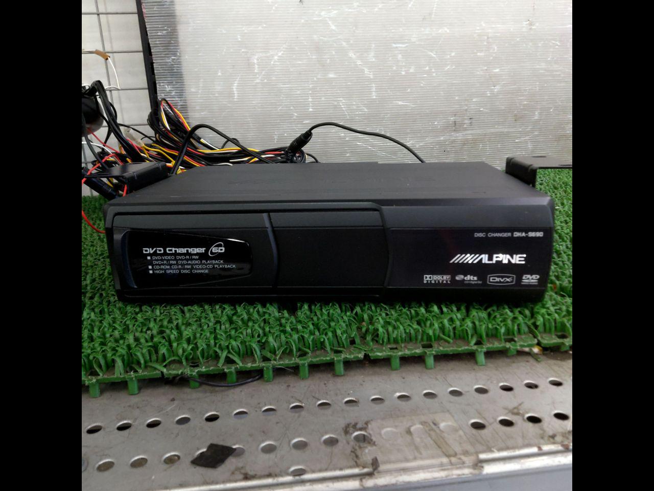 ALPINE DHA-S690 マルチメディアチェンジャー | カー用品 DVDプレーヤー その他DVDプレーヤーを通販で購入する | 中古カー＆バイク用品の販売ならアップガレージ