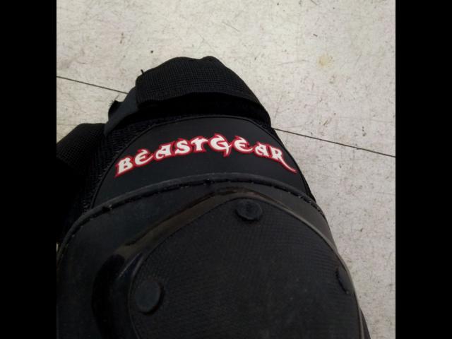 BEASTGEAR ニーシンガード | 自転車 ウェアアクセサリー その他ウェアアクセサリーを通販で購入する | 中古カー＆バイク用品の販売 ...