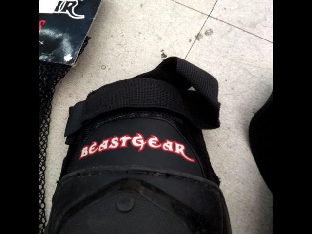 BEASTGEAR ニーシンガード | 自転車 ウェアアクセサリー その他ウェアアクセサリーを通販で購入する | 中古カー＆バイク用品の販売 ...