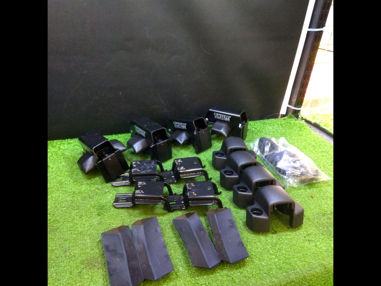 THULE 415フット鍵付き/ルーフレール付車用 | カー用品 キャリアを通販で購入する | 中古カー＆バイク用品の販売ならアップガレージ