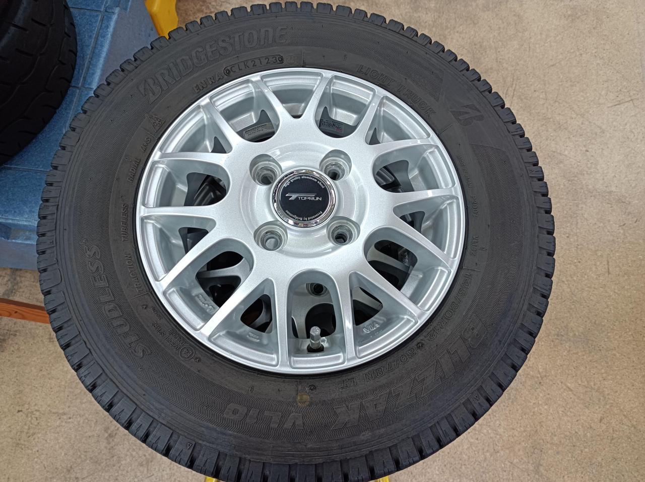 BRIDGESTONE TOPRUN M7 + BRIDGESTONE BLIZZAK VL10 80/78N LT | カー用品 スタッドレスタイヤホイールセット 12インチスタッドレス ...