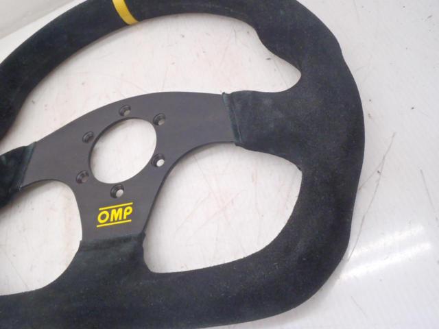 OMP スーパークアドロ/SUPER QUADRO D型ステアリング | カー用品 インテリア ステアリングを通販で購入する | 中古カー＆バイク用品の販売ならアップガレージ