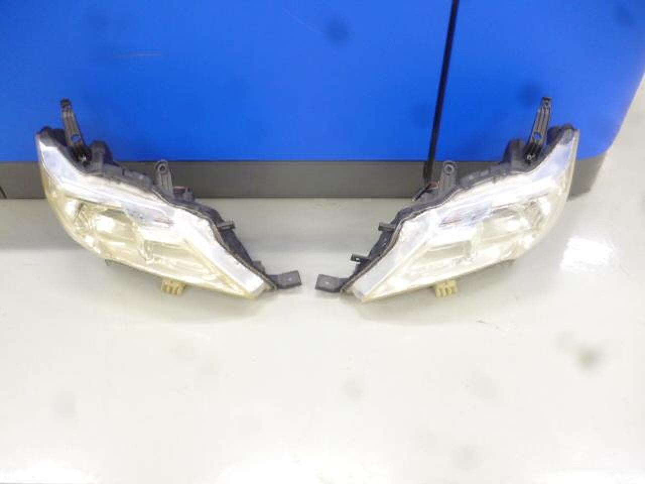 ★★値下げしました★ 日産 C26セレナ 前期 純正 HID ヘッドライト | 中古品 | アップガレージ 一宮インター店 | カー用品 ...