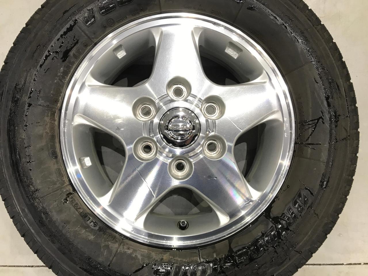 日産 E26 NV350 キャラバン 純正アルミホイール + BRIDGESTONE V600 | カー用品 タイヤホイールセット 15インチ ...