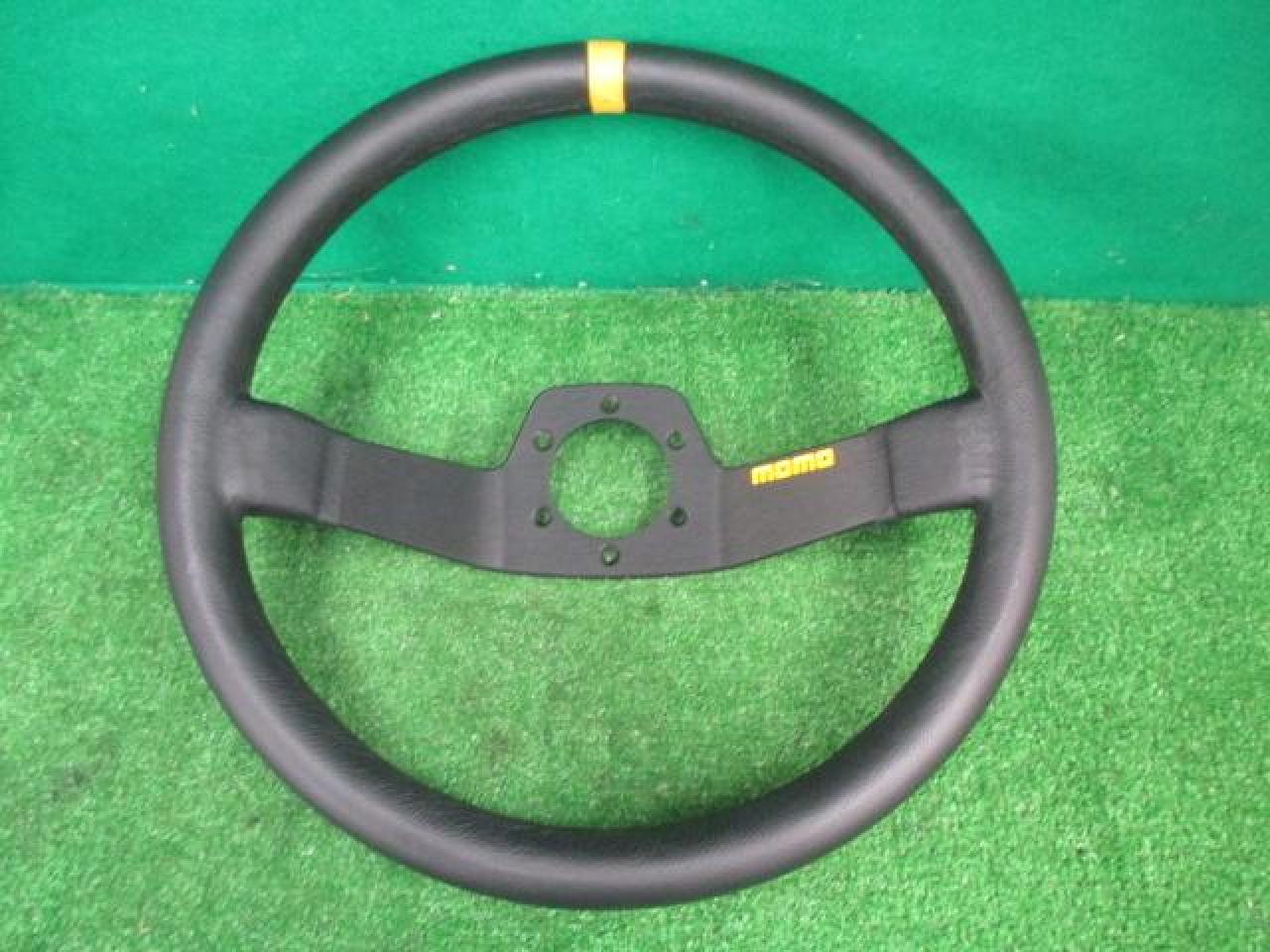 MOMO MOD.02(MODEL02) | カー用品 インテリア ステアリングを通販で購入する | 中古カー＆バイク用品の販売ならアップガレージ