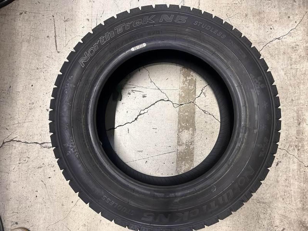 AUTOBACS North Trek N5 175/65R14 82Q | カー用品 スタッドレスタイヤ 14インチスタッドレスタイヤを通販で購入する | 中古カー＆バイク用品の販売なら ...