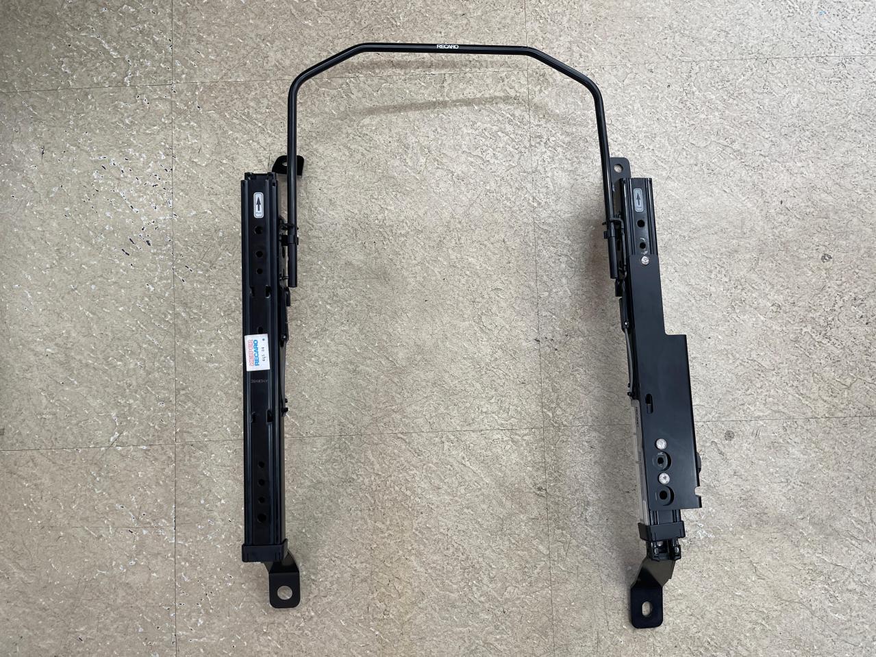 RECARO 底留めシートレール 助手席側 GE6/GE7/GE8/GE9/GP1/GP2/GP4/GG7/GG8 フィット | カー用品 シート シートレール(レカロ)を通販で購入する ...