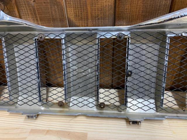 【スズキ純正】フロントグリル ジムニーJB23 | カー用品 ボディパーツ グリルを通販で購入する | 中古カー＆バイク用品の販売ならアップガレージ