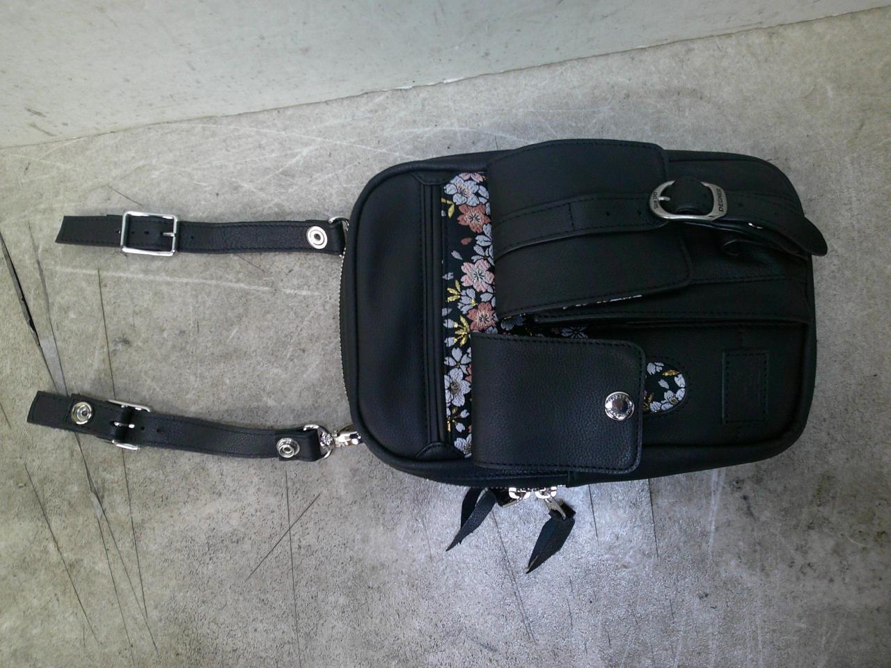 DEGNER(デグナー) レザーホルスターバッグ W-121K 京桜 ブラック | バイク用品 ツーリング用品 バッグ(二輪)を通販で購入する | 中古カー＆バイク用品の販売ならアップガレージ