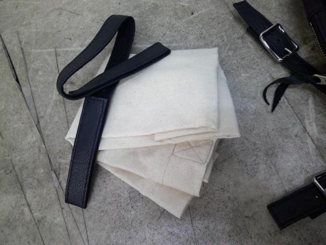 DEGNER(デグナー) レザーホルスターバッグ W-121K 京桜 ブラック | バイク用品 ツーリング用品 バッグ(二輪)を通販で購入する | 中古カー＆バイク用品の販売ならアップガレージ