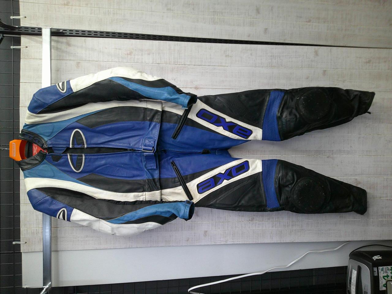 サイズ:50(US40) AXO セパレートレザースーツ | 中古品 | アップガレージ ライダースナップス三鷹東八店 | バイク用品 ウエア ...