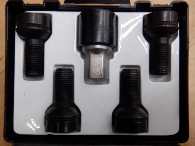 Mercedes-Benz 純正ホイールロックボルト A001 990 1607 M14xP1.5 | 中古品 | アップガレージ 福岡博多店 ...