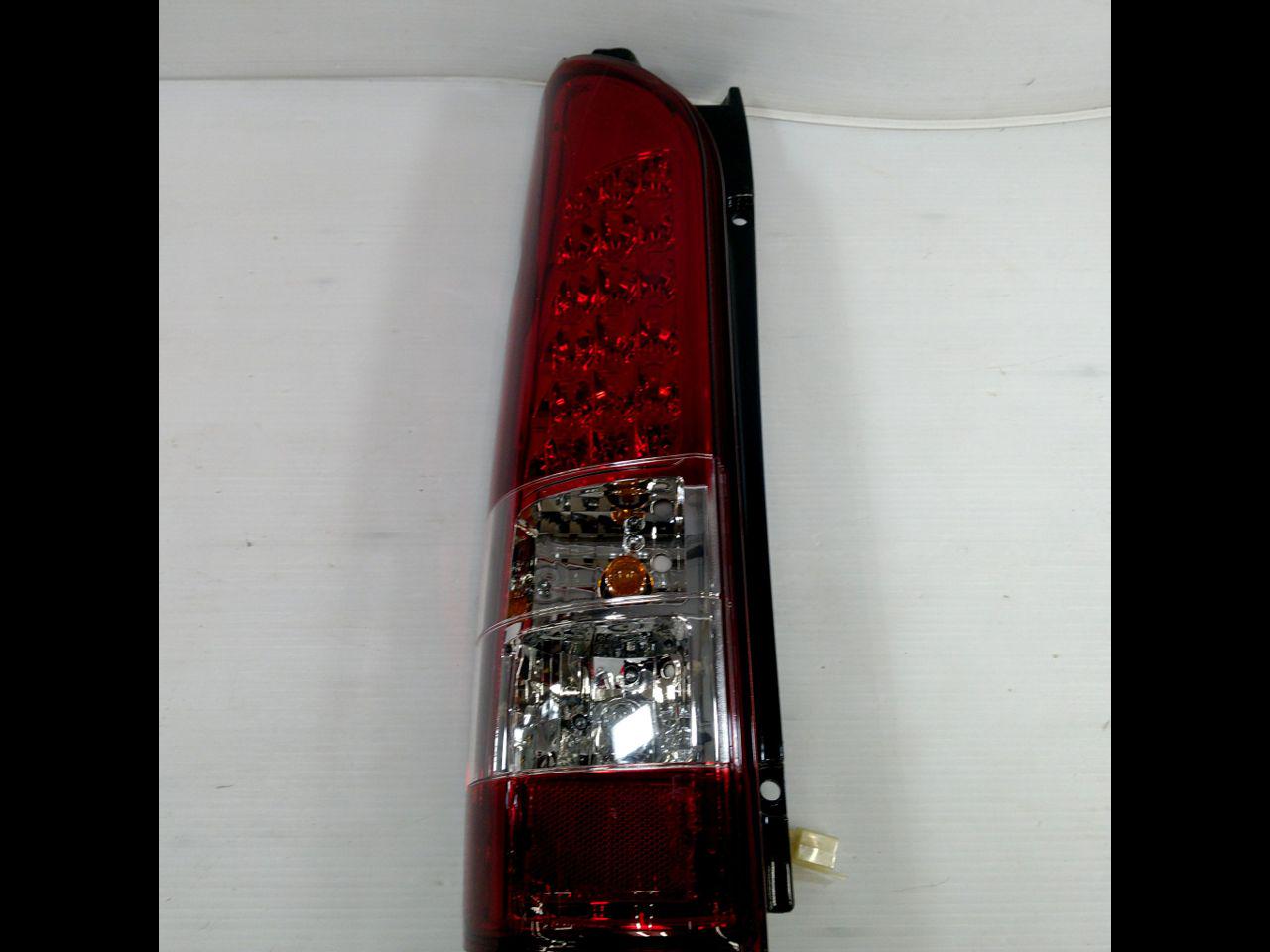 ワケアリ【ハイエース/200系】JUNYAN LEDテールレンズ ※助手席側のみ(LH) | カー用品 ボディパーツ テールレンズを通販で購入する | 中古カー＆バイク用品の販売ならアップガレージ