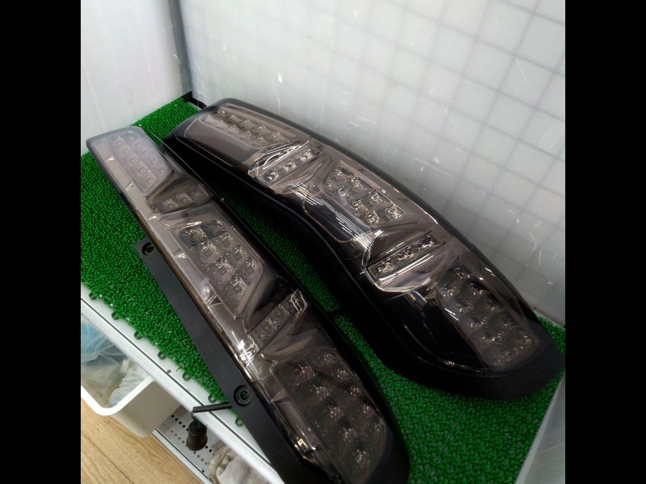 JUNYAN エクストレイル/T31 LEDスモークテールレンズ | カー用品 ボディパーツ テールレンズを通販で購入する | 中古カー＆バイク用品の販売ならアップガレージ