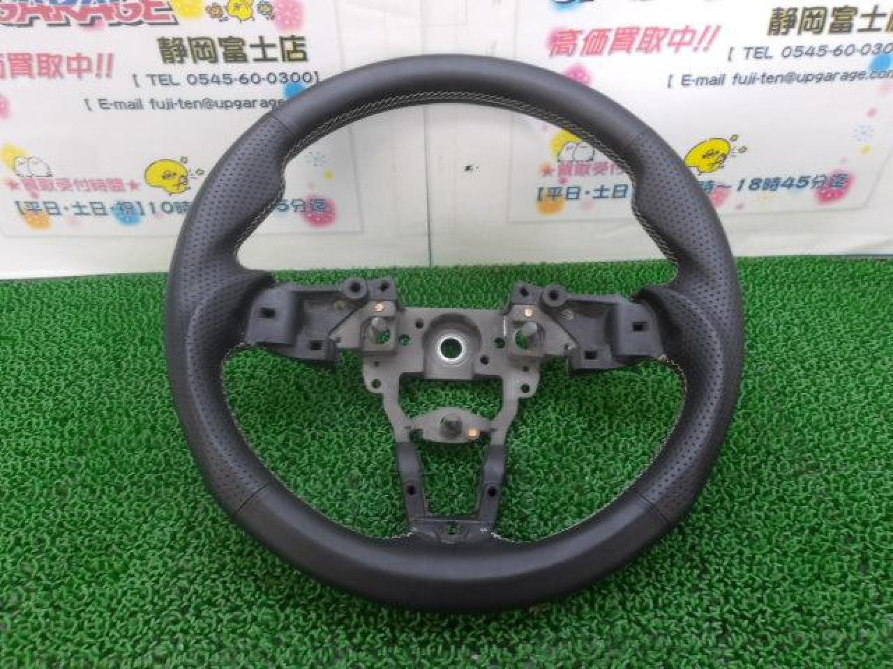 ODULA(オーデュラ) レーシングステアリング | 中古品 | アップガレージ 静岡富士店 | カー用品 インテリア ステアリングを通販で ...