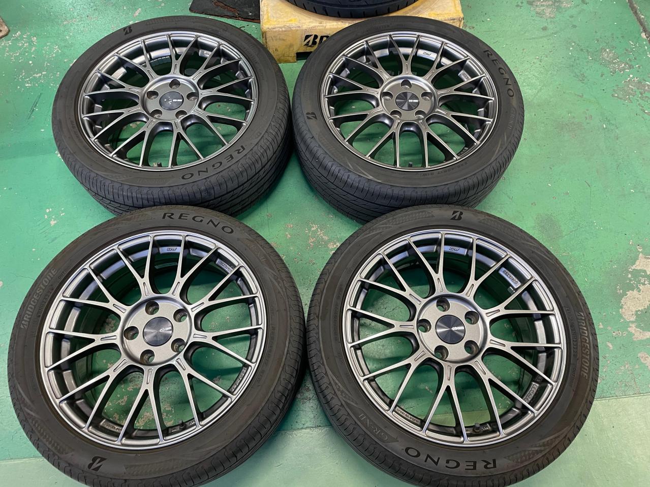 ENKEI PerformanceLine PFM1 + BRIDGESTONE REGNO GR-XⅡ | カー用品 タイヤホイールセット 17インチタイヤホイールセットを通販で購入する ...