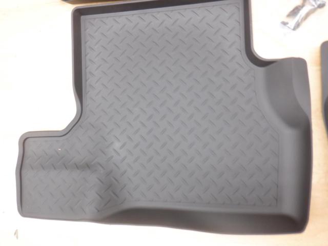 SUZUKI フロアマット(トレー) ラバータイプ 75901-77R50-000 ジムニー/ジムニーシエラ(JB64W/JB74W) AT車用 | カー用品 インテリア その他インテリアを ...