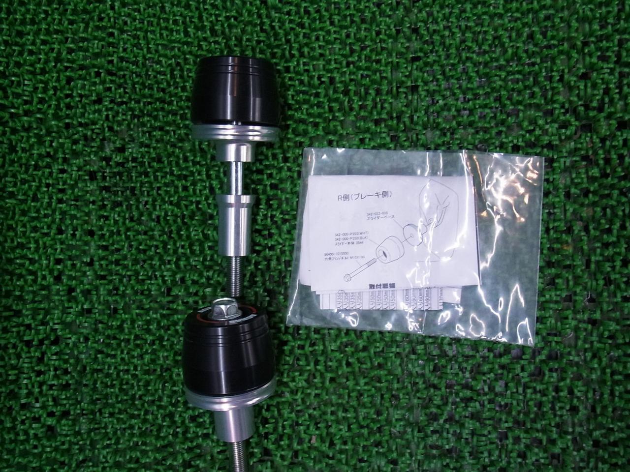 GSX-R1000(05-06年) AGRAS(アグラス) レーシングスライダー フレームタイプ ブラック ロゴ入り 品番 342-384 ...