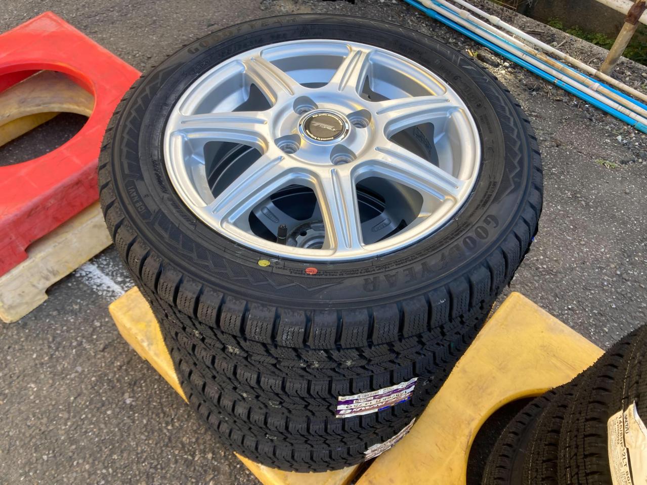 BRIDGESTONE TOPRUN R7 + GOODYEAR ICE NAVI 8 | カー用品 スタッドレスタイヤホイールセット 14インチスタッドレスタイヤホイールセットを通販で購入 ...
