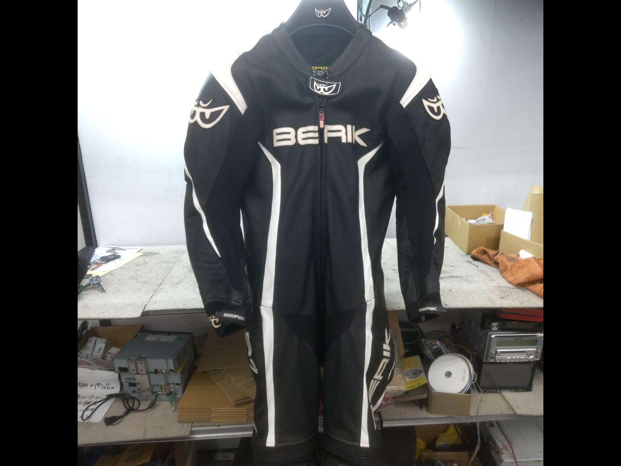 【サイズM(48)】BERIK(ベリック) RACE-DEP 2.0/レーシングスーツ【MFJ公認】 | バイク用品 ウエア レーシングスーツ(二輪)を通販で購入する | 中古カー＆バイク用品 ...
