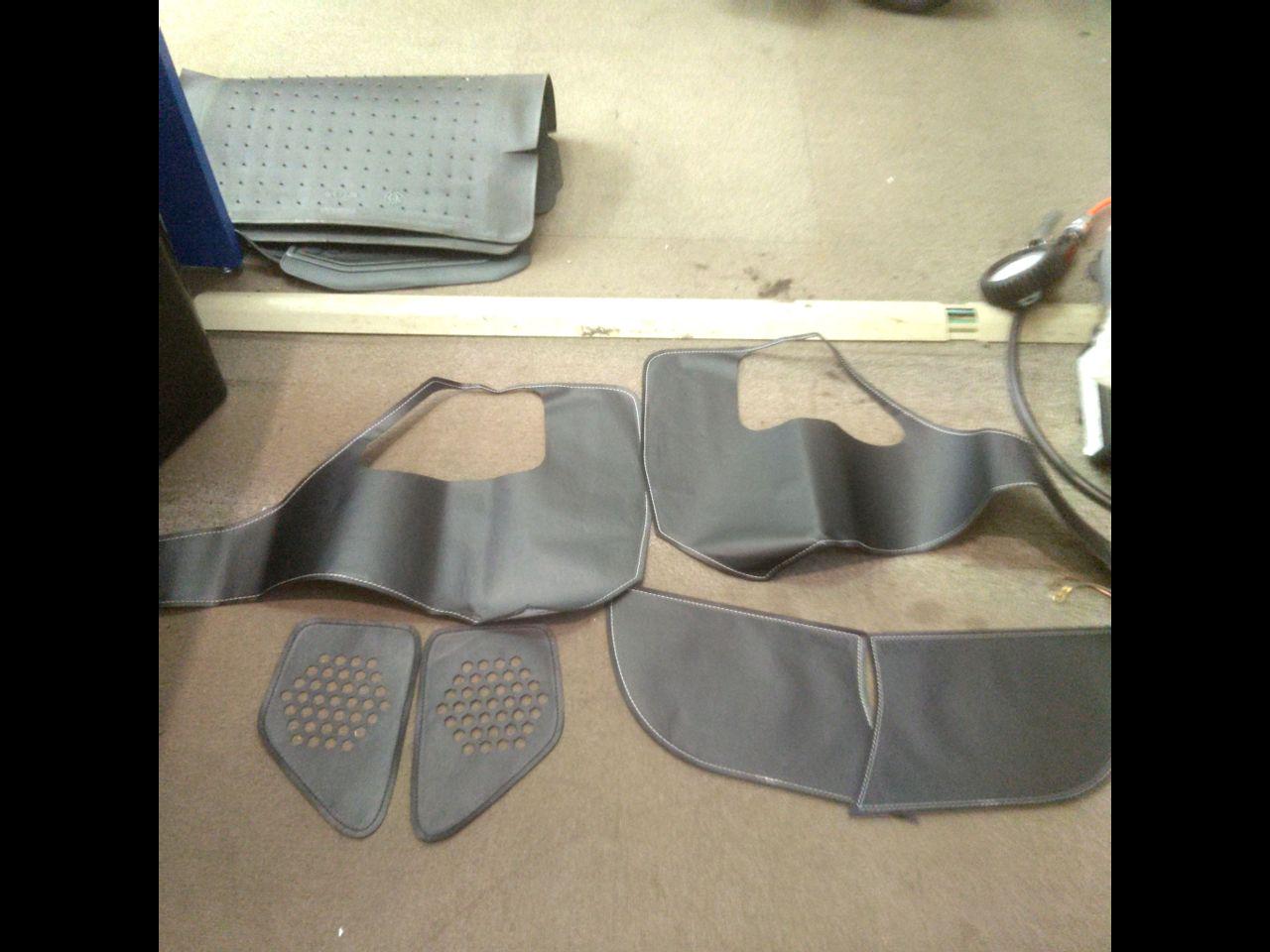 TOM’S 200系 ハイエース ドアキックプロテクター 08471-TTH20 | カー用品 インテリア その他インテリアを通販で購入する | 中古カー＆バイク用品の販売ならアップガレージ