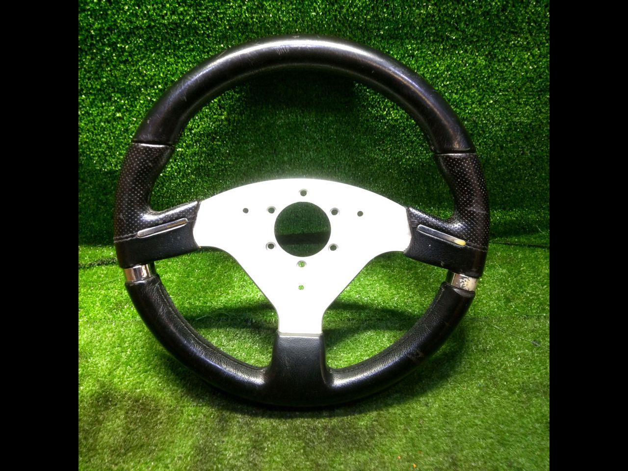 MOMO MILLENIUM EVO | カー用品 インテリア ステアリングを通販で購入する | 中古カー＆バイク用品の販売ならアップガレージ