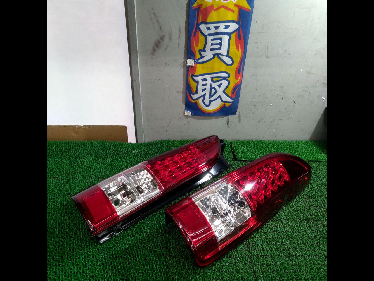 JUNYAN LEDテールレンズ 200系 ハイエース | カー用品 ボディパーツ テールレンズを通販で購入する | 中古カー＆バイク用品の販売ならアップガレージ