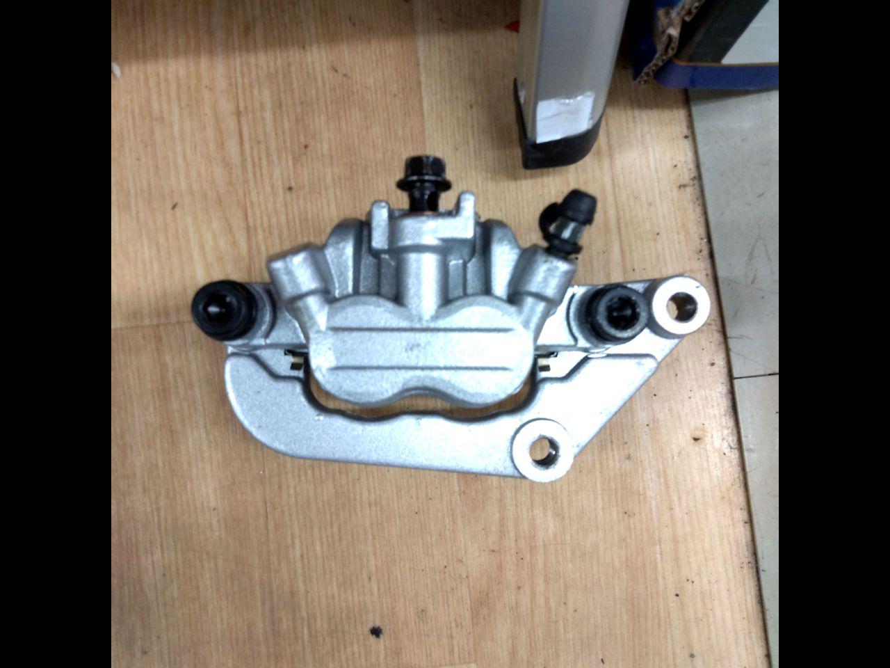 メーカー不明 シグナスX125/SE44J純正形状フロントキャリパー | 中古品 | アップガレージ 茨城取手店 | バイク用品 ブレーキ ...