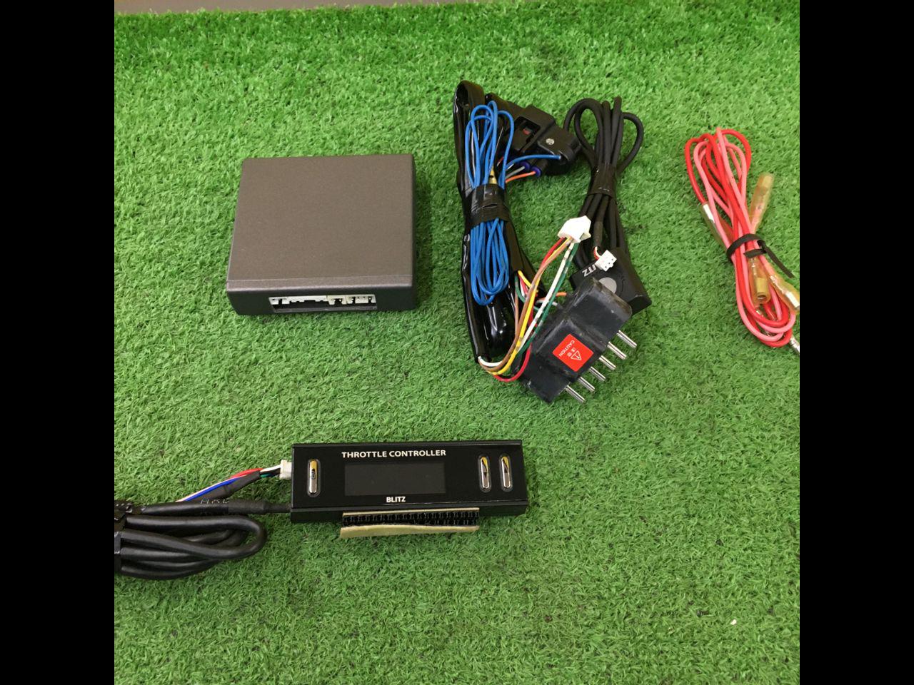 BLITZ THROTTLE CONTROLLER TRC002P/01 | カー用品 電装系 コンピューターを通販で購入する | 中古カー＆バイク用品の販売ならアップガレージ