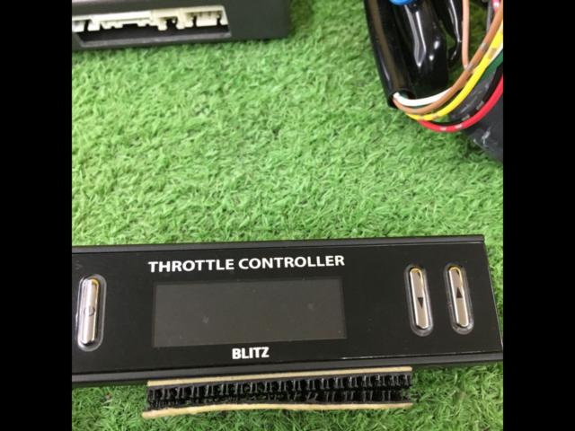 BLITZ THROTTLE CONTROLLER TRC002P/01 | カー用品 電装系 コンピューターを通販で購入する | 中古カー＆バイク用品の販売ならアップガレージ