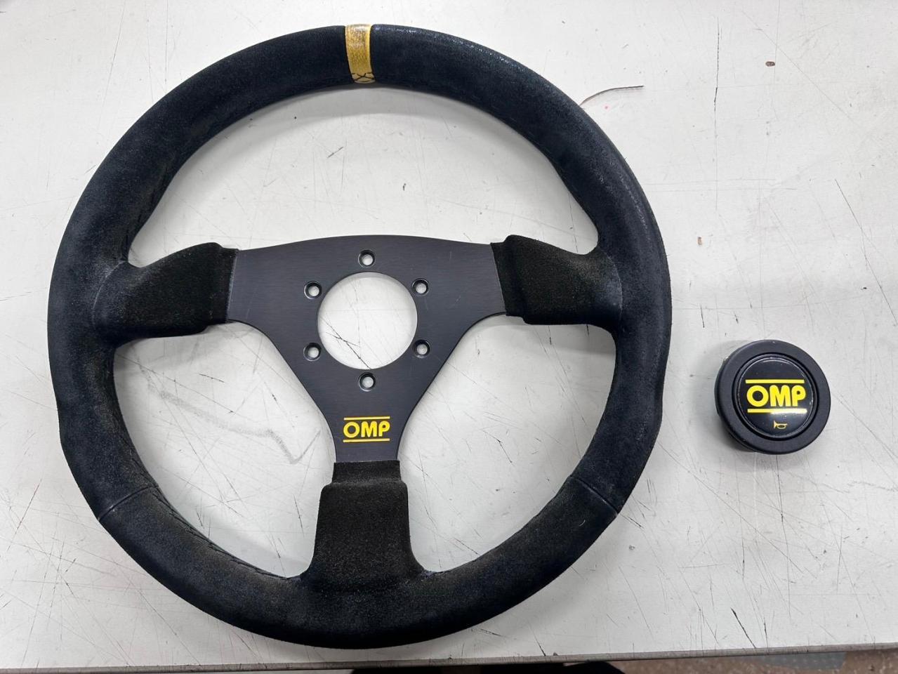 OMP TARGA スウェード 33Φ | 中古品 | アップガレージ 豊田梅坪店 | カー用品 インテリア ステアリングを通販で購入する | 中古カー＆バイク用品の販売ならアップガレージ