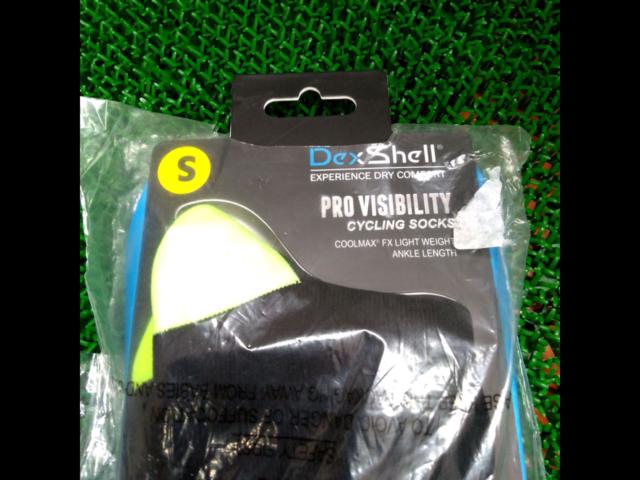 Sサイズ ( 22-24cm) DEXSHELLソックス PRO VISIBILITY CYCLING SOCKS ( プロ ビジビリティ サイクリング ソックス ) ブラック/蛍光イエロー ...