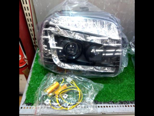 【ジムニー JB23W】JUNYAN プロジェクターLED シャークヘッドライト | カー用品 ボディパーツ ヘッドライトを通販で購入する | 中古カー＆バイク用品の販売ならアップガレージ