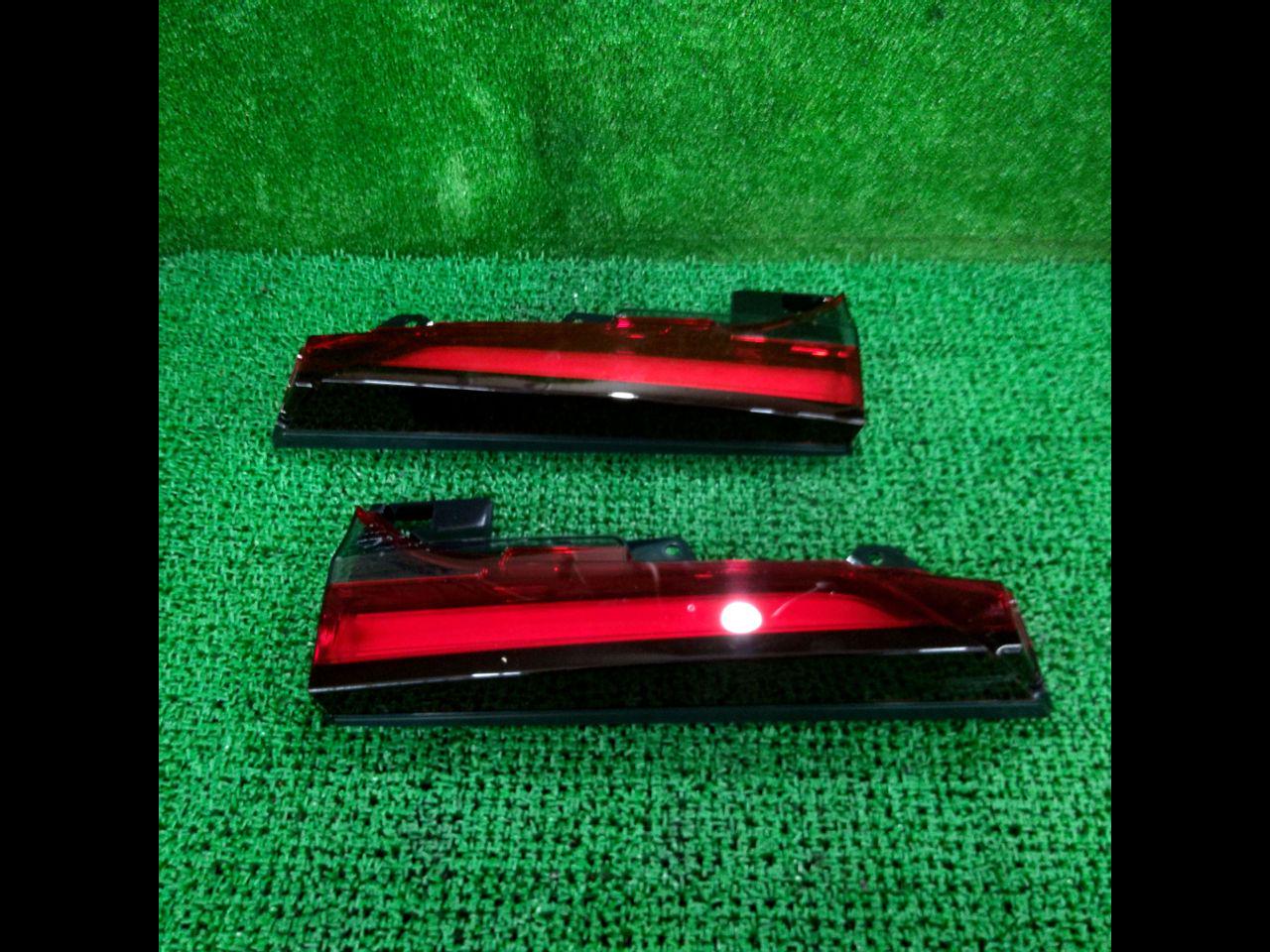 TOYOTA NOAH純正インナーテールレンズ | カー用品 ボディパーツ テールレンズを通販で購入する | 中古カー＆バイク用品の販売なら ...