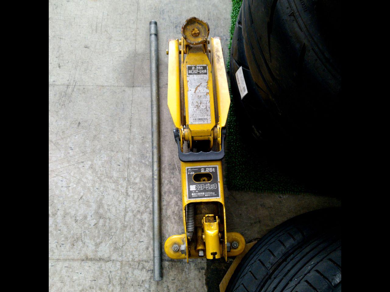 Meltec F-85 2.25t油圧フロアジャッキ | カー用品 メンテナンス 工具を通販で購入する | 中古カー＆バイク用品の販売ならアップガレージ