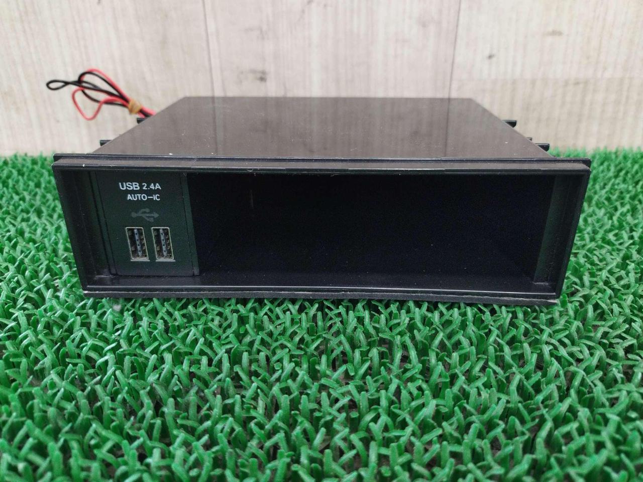 メーカー不明 1DIN USB付き 隙間埋めBOX | カー用品 カーAVアクセサリー その他カーAVアクセサリーを通販で購入する | 中古カー＆バイク用品の販売ならアップガレージ