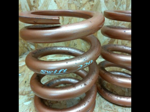 Swift 直巻スプリング バネレート22K | カー用品 足まわり 直巻スプリングを通販で購入する | 中古カー＆バイク用品の販売ならアップガレージ