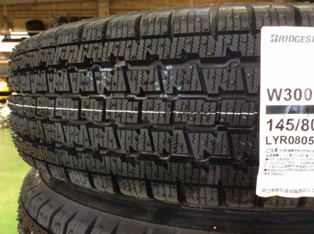 weds JOKER FLASH + BRIDGESTONE(ブリヂストン) W300 145/80R12 80/78N LT (6PR相当) 2025年製 | カー用品 スタッドレスタイヤ ...