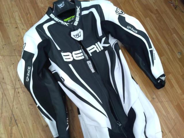 【BERIK】 GP-RACE 2.0 レーシングスーツ | 中古品 | アップガレージ 福岡飯塚店 | バイク用品 ウエア レーシングスーツ ...