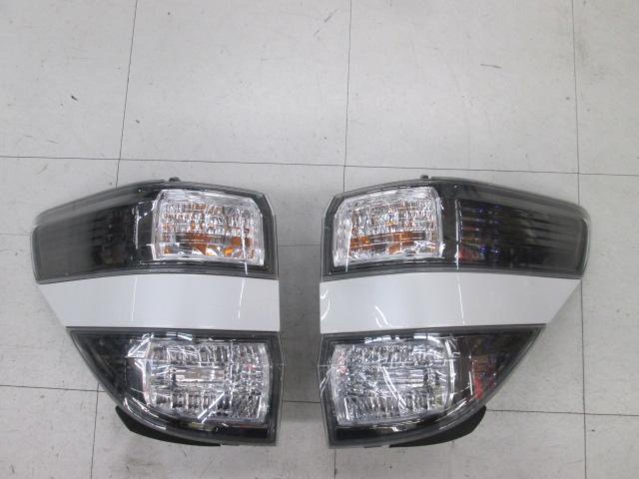 トヨタ純正(TOYOTA) 20ヴェルファイア純正テールランプ 後期 KOITO58-29 ※両ハジ側のみ 2分割 | カー用品 ボディパーツ ...