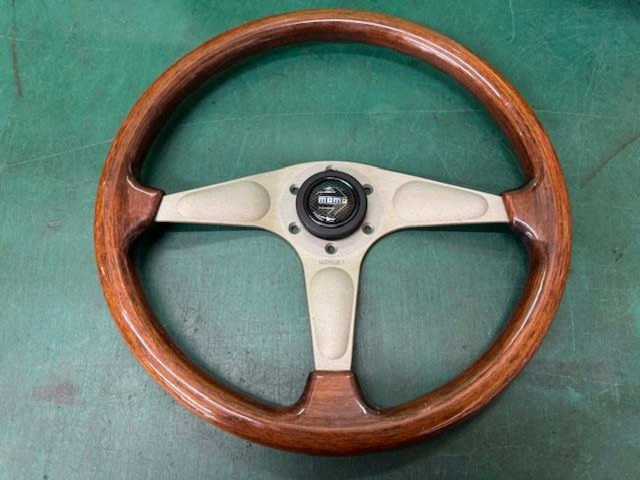 【MOMO】CERTO ウッドステアリング 370mm | カー用品 インテリア ステアリングを通販で購入する | 中古カー＆バイク用品の販売 ...