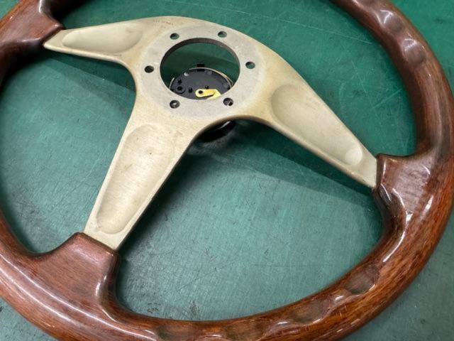 【MOMO】CERTO ウッドステアリング 370mm | カー用品 インテリア ステアリングを通販で購入する | 中古カー＆バイク用品の販売 ...