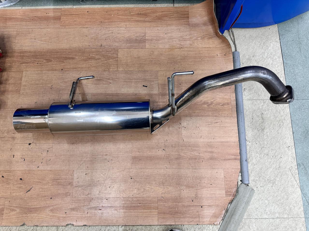 【ワケアリ】HKS Silent Hi Power E11 ノート | カー用品 吸気・排気系 マフラーを通販で購入する | 中古カー＆バイク用品の販売ならアップガレージ