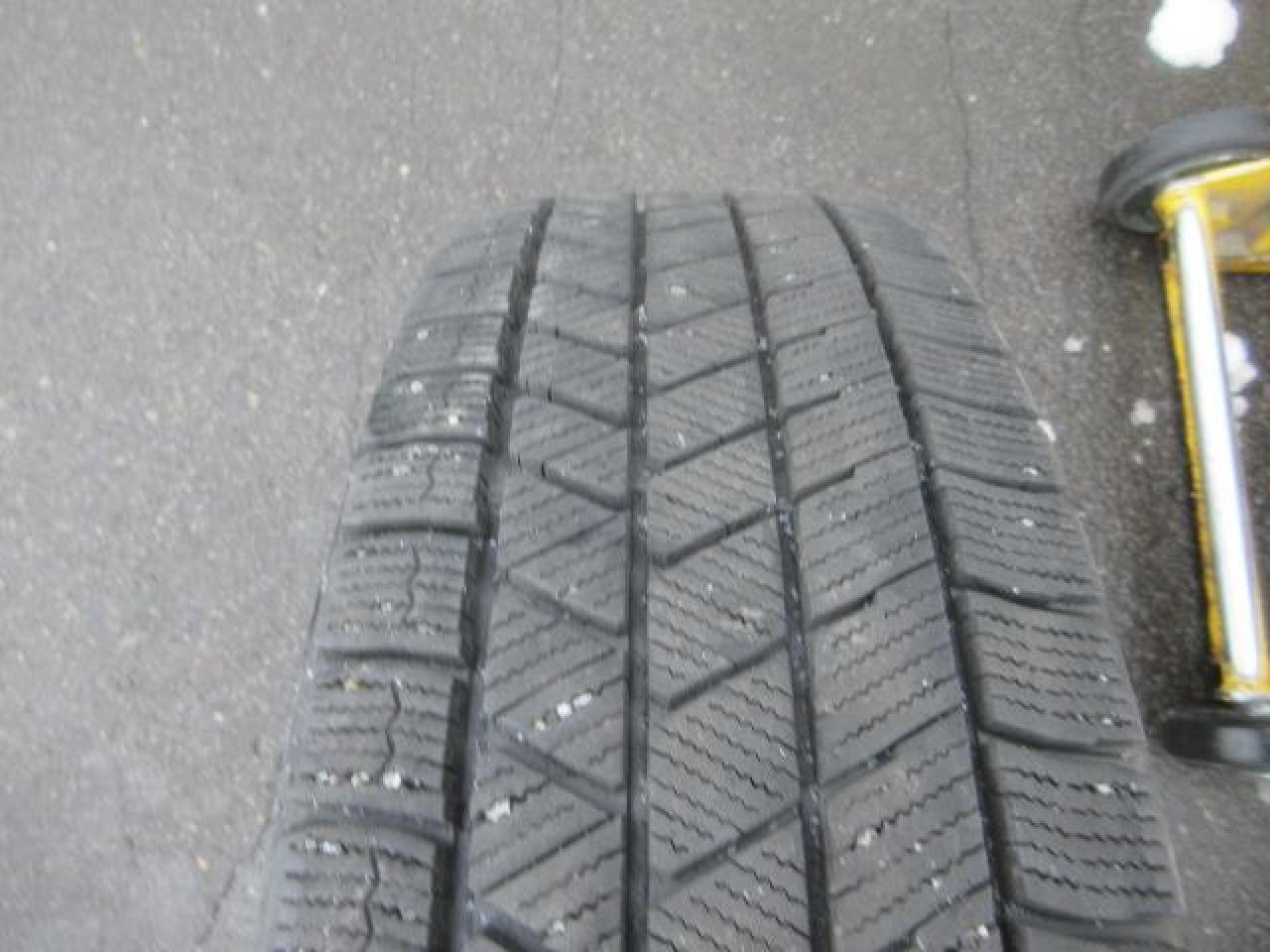 【H倉庫】BRIDGESTONE BLIZZAK VRX3 | カー用品 スタッドレスタイヤ 15インチスタッドレスタイヤを通販で購入する | 中古カー＆バイク用品の販売ならアップガレージ