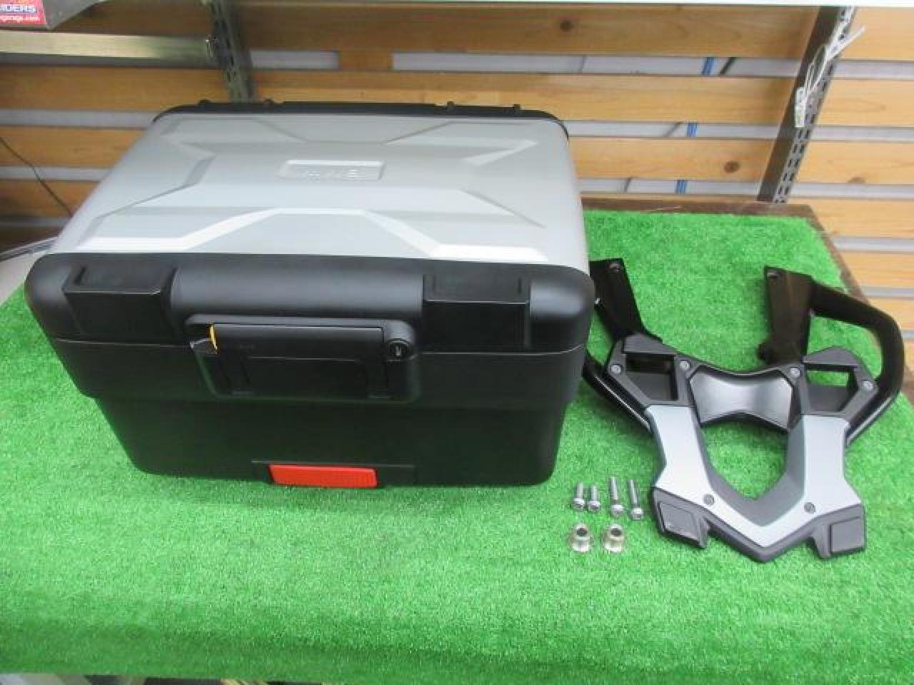 BMW トップケース(ベース付き)R1250RS(’19)外し | 中古品 | アップガレージ ライダース埼玉上尾店 | バイク用品 ...