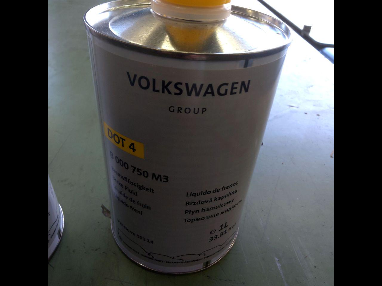 Volkswagen ブレーキオイル DOT4【B 000 750 M3】 | カー用品 ブレーキ系 その他ブレーキ系を通販で購入する ...